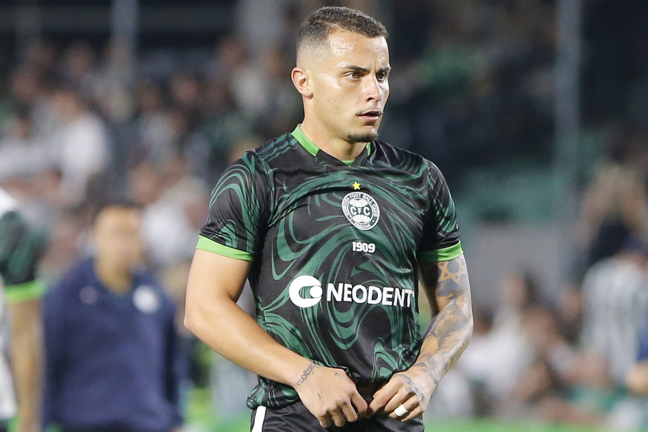 Coritiba encaminha venda de volante e troca de zagueiro com o Fortaleza Coritiba encaminha venda de volante e troca de zagueiro com o Fortaleza
